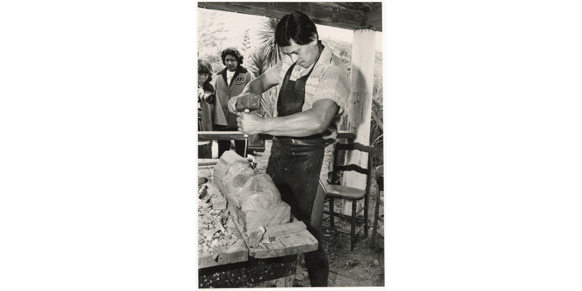 John Rua carving at Okains Bay | discoverywall.nz