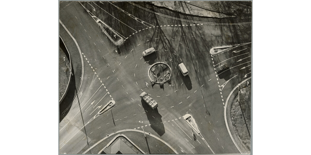 Riccarton Road roundabout | discoverywall.nz