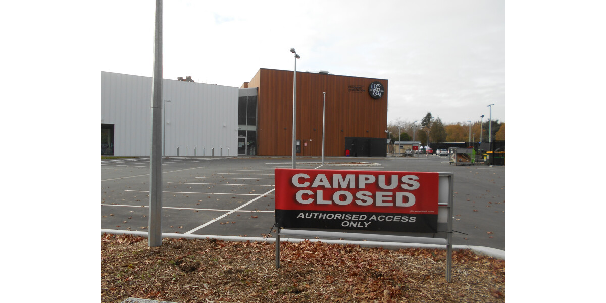 Campus closed sign | discoverywall.nz