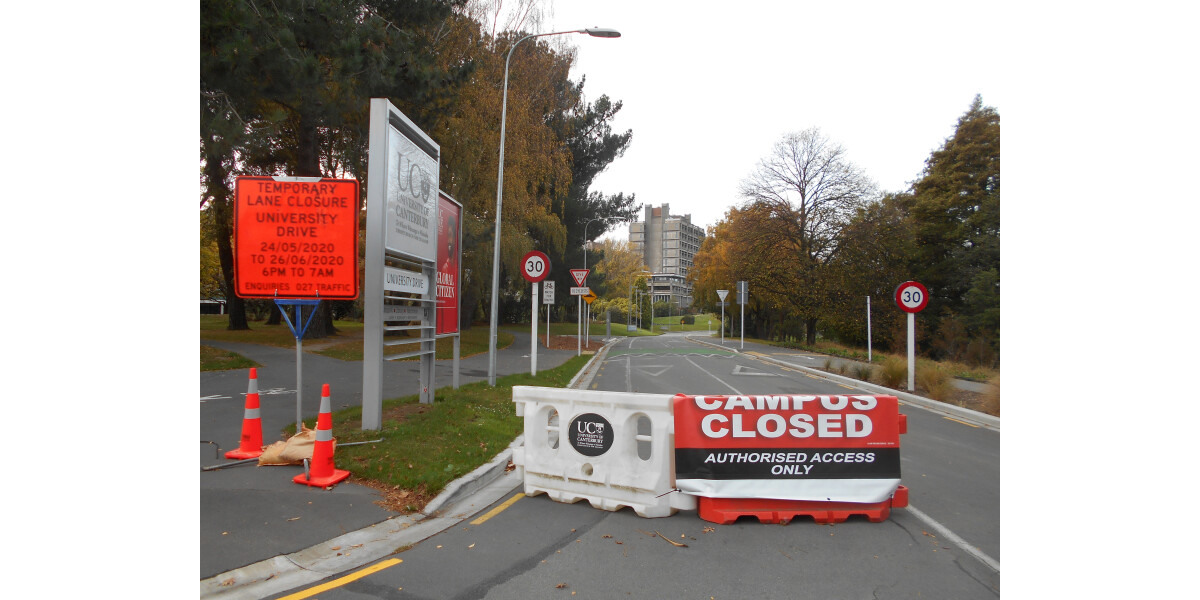 Campus closed sign | discoverywall.nz