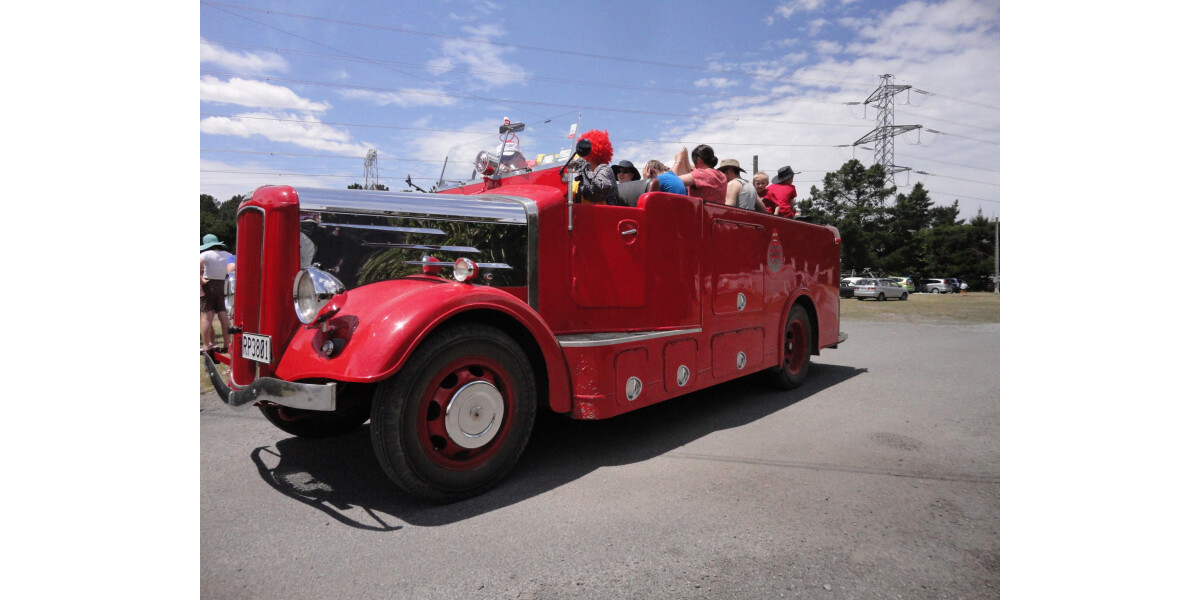 Fire engine with passengers | discoverywall.nz