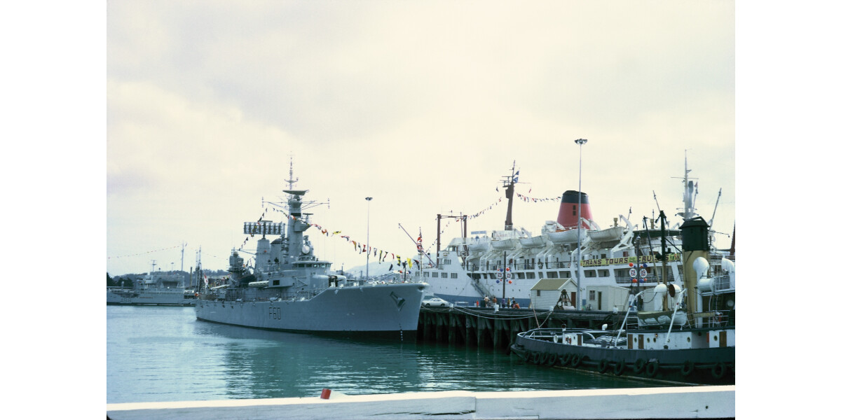 HMS Jupiter and Tranz Tours Cruiseship, Lyttelton | discoverywall.nz