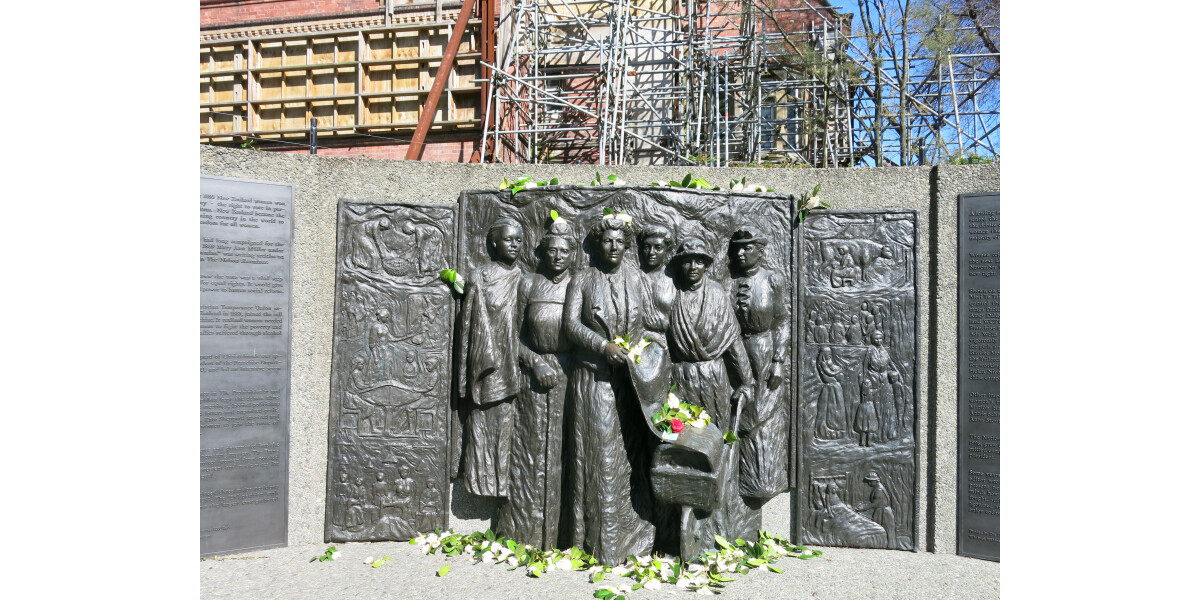 Kate Sheppard Memorial | discoverywall.nz