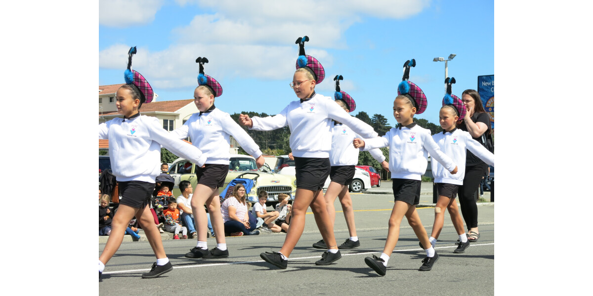Marching girls | discoverywall.nz