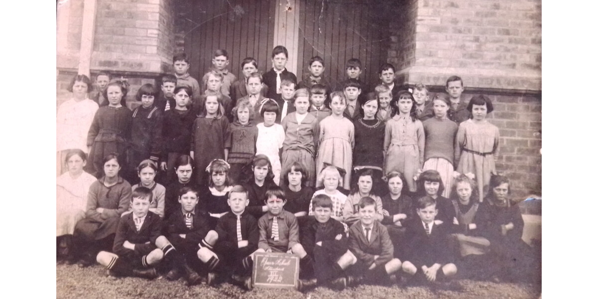 Opawa School Logo Under The Covers: Sleepwalk '17 | The Opawa 45s