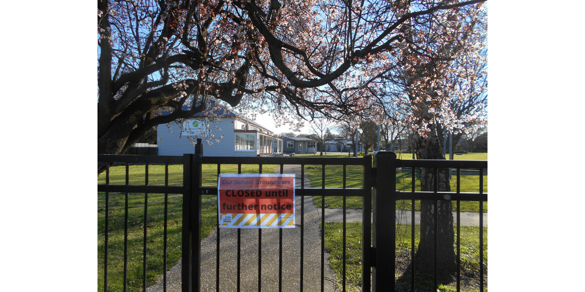 School closed sign | discoverywall.nz