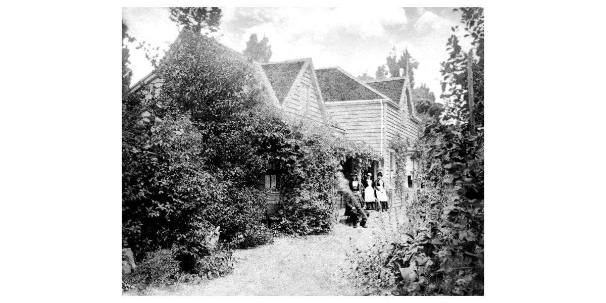 John Stanley with Edith, Martha & Rosa Stanley at Broadway