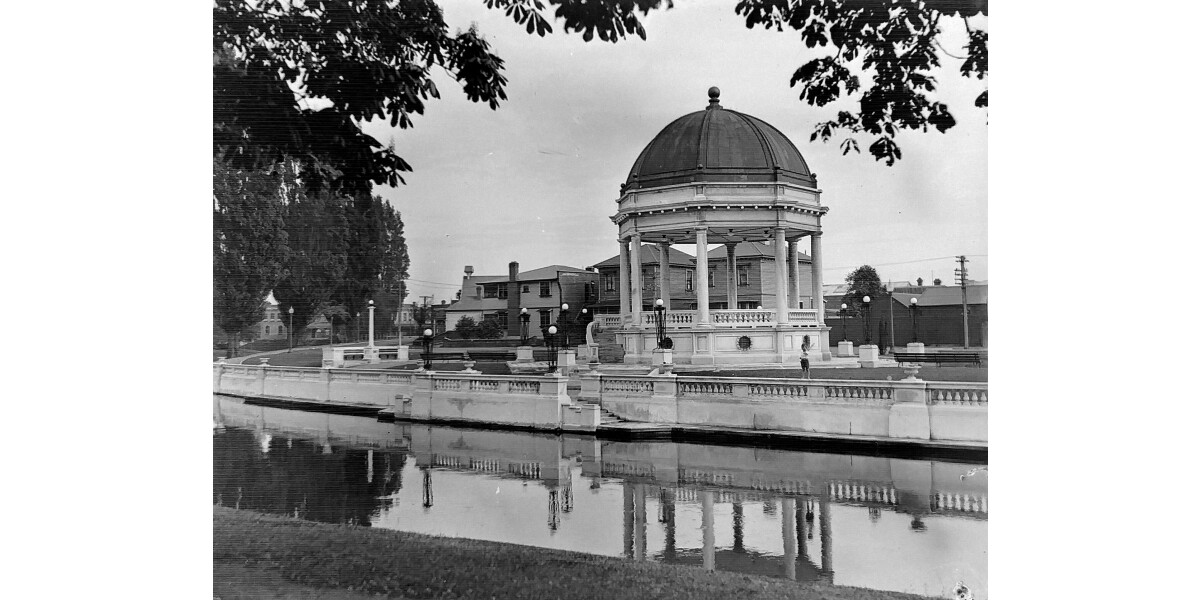 Thomas Edmonds Band Rotunda | discoverywall.nz