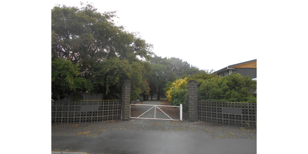 Sockburn Rollerdrome Gates | discoverywall.nz