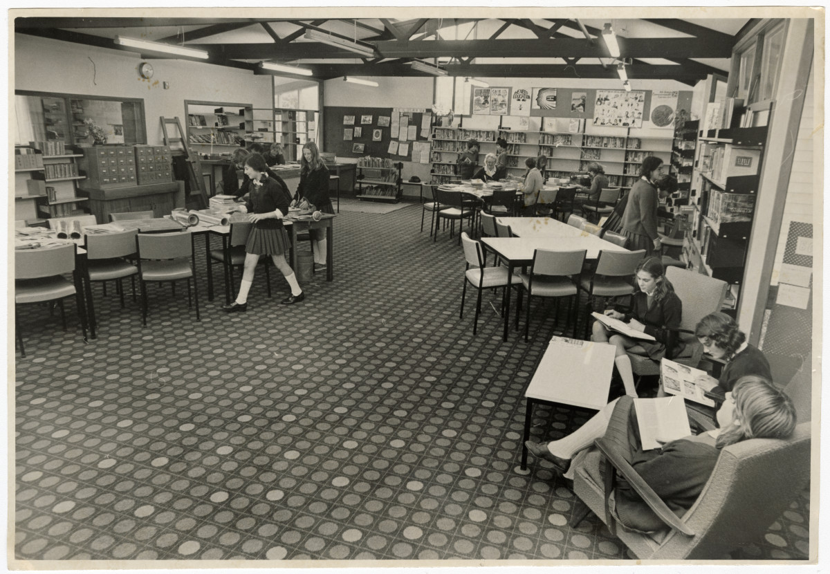 Christchurch South Intermediate School library | discoverywall.nz