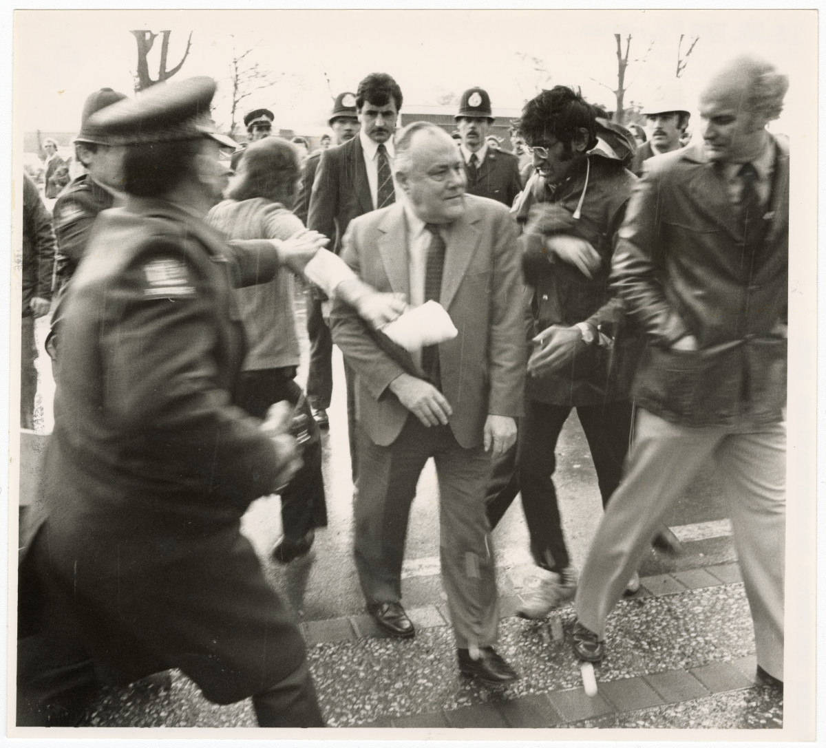 Robert Muldoon with Springbok rugby tour protesters | discoverywall.nz