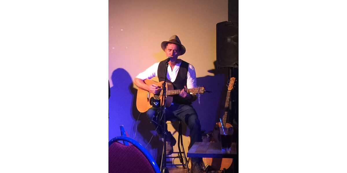 Luke O'Shea singing | discoverywall.nz