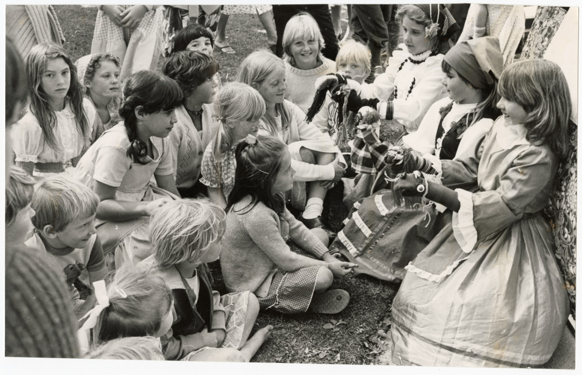 Puppet show at the Arts Festival | discoverywall.nz