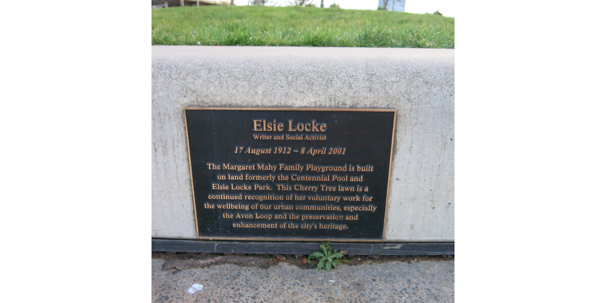 Elsie Locke plaque | discoverywall.nz