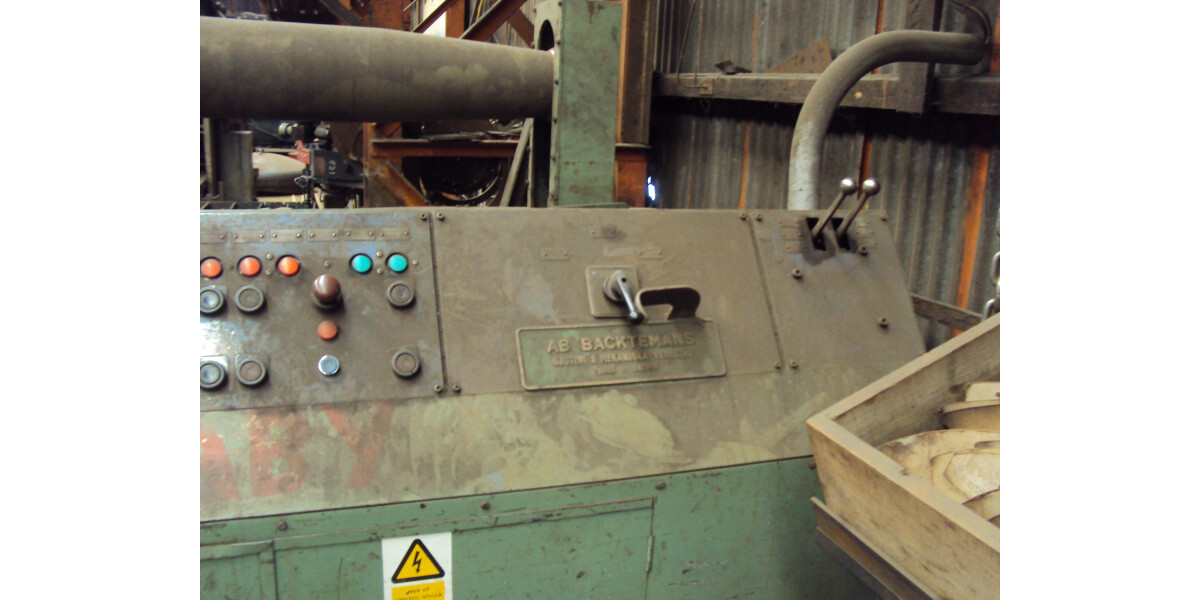 Hydraulic plate roll controls | discoverywall.nz