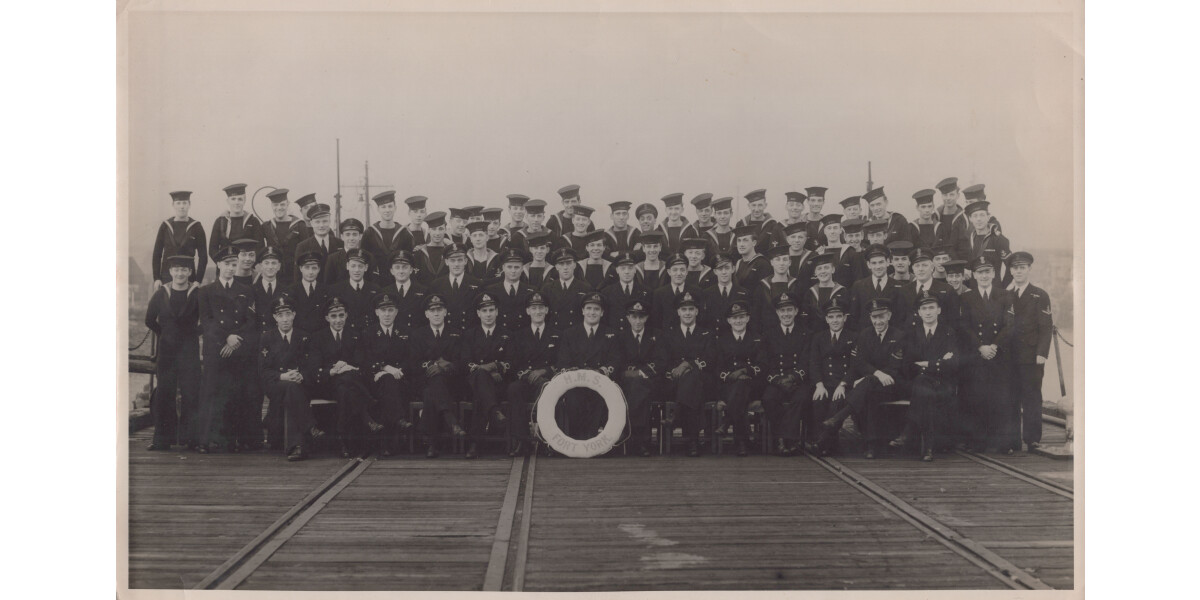 Portrait of the H.M.S. Fort York Ship’s Company | discoverywall.nz