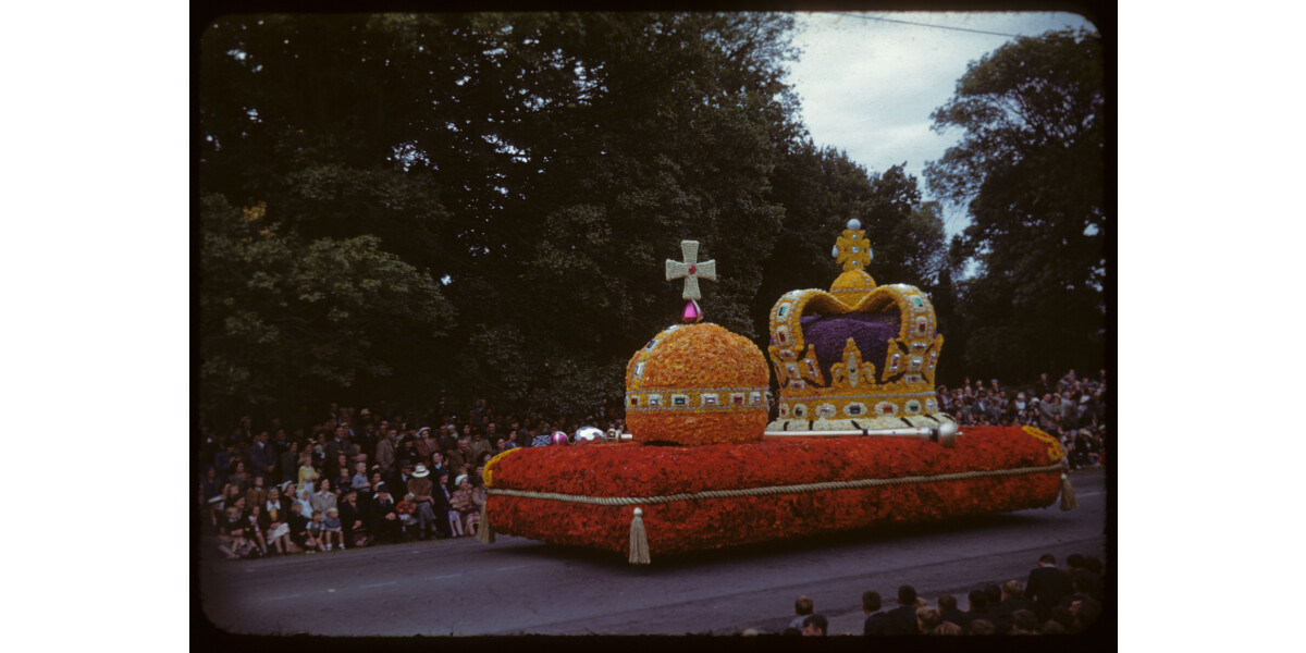 "The Crown Jewels" float | discoverywall.nz