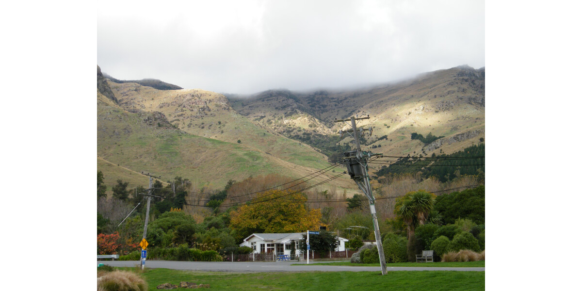 Looking up the Valley | discoverywall.nz