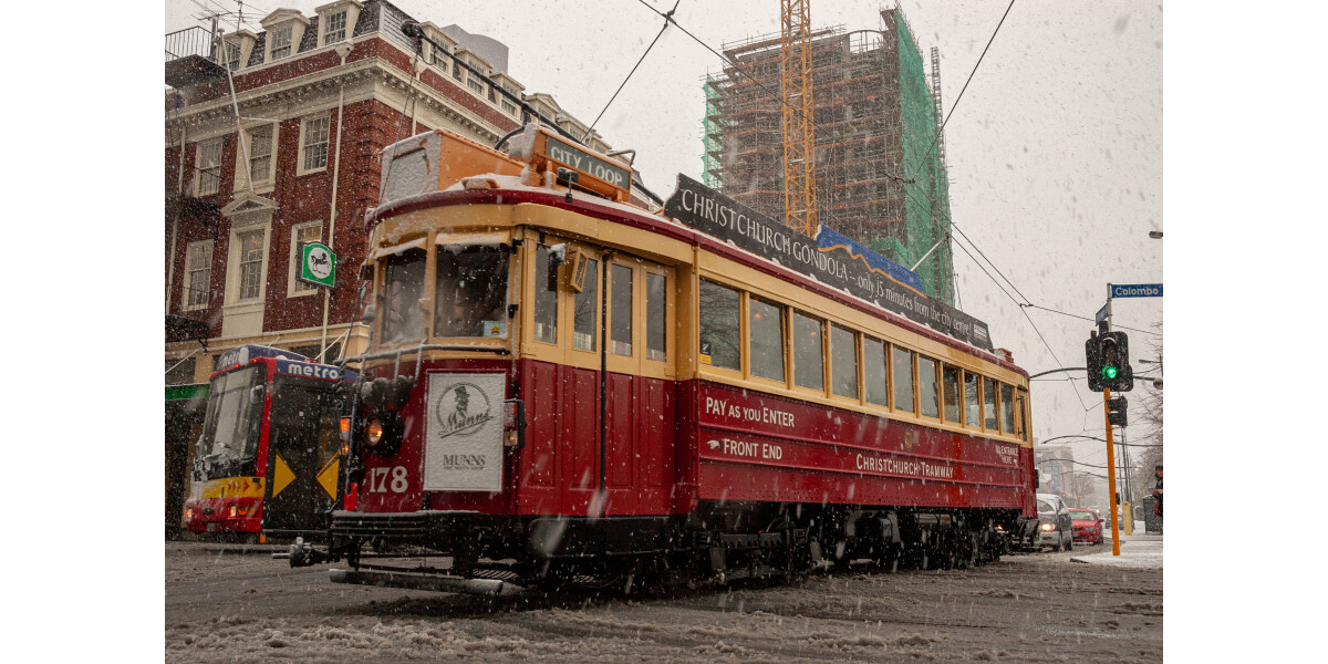 Traffic during a snow storm | discoverywall.nz