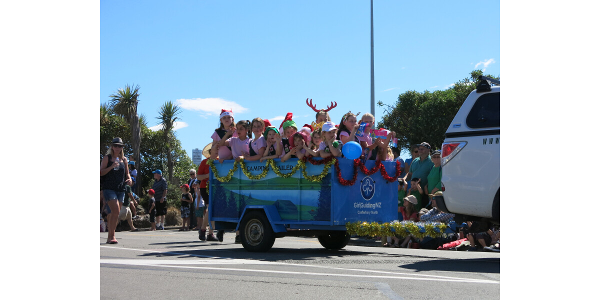Girl Guide trailer in Christmas Parade | discoverywall.nz
