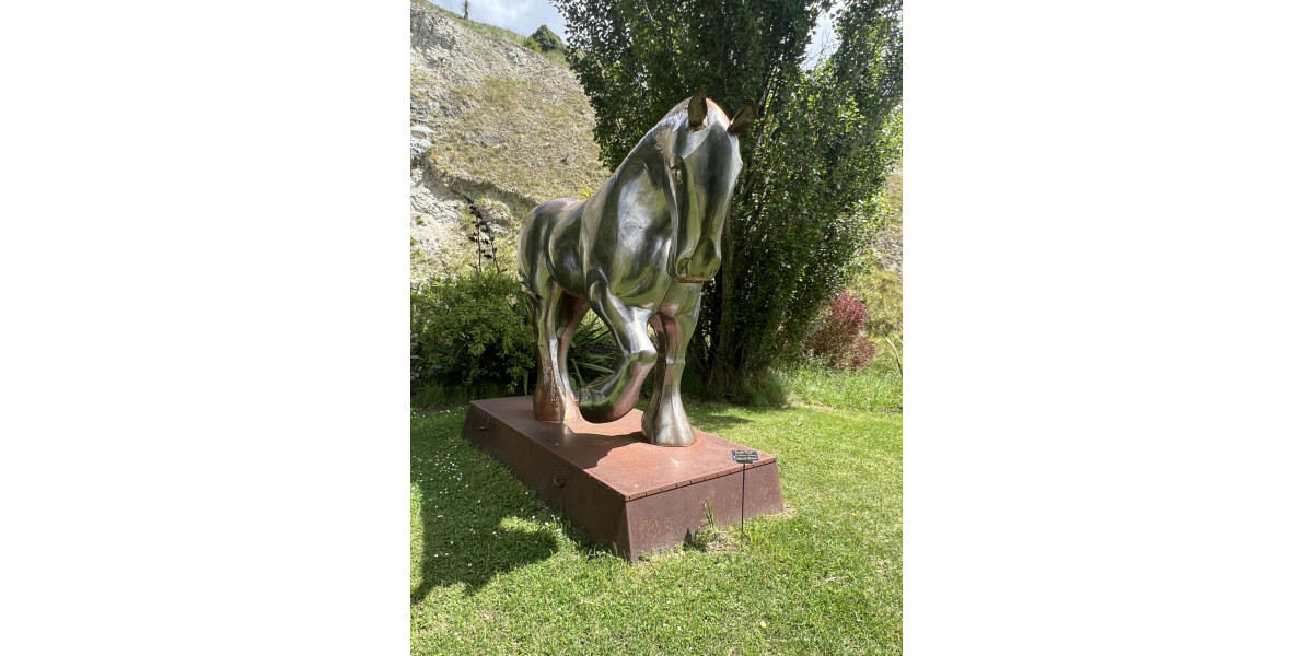 Horse sculpture at Iron Ridge Quarry Sculpture Park | discoverywall.nz