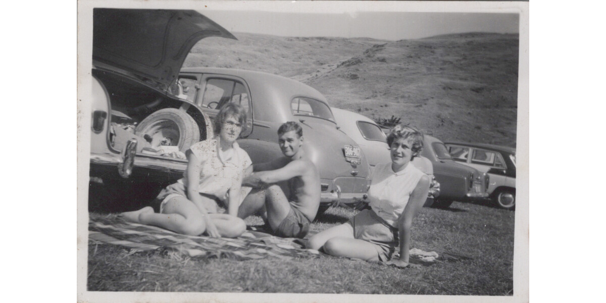 Neville and Pamela Slaughter with Gaye Neave | discoverywall.nz