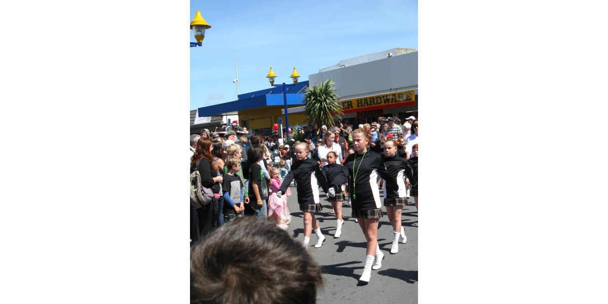 Marching Girls New Brighton Christmas Parade | discoverywall.nz