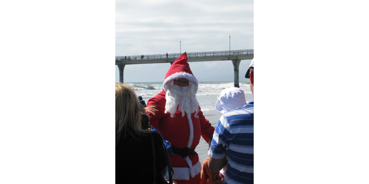 Santa arrives at New Brighton | discoverywall.nz