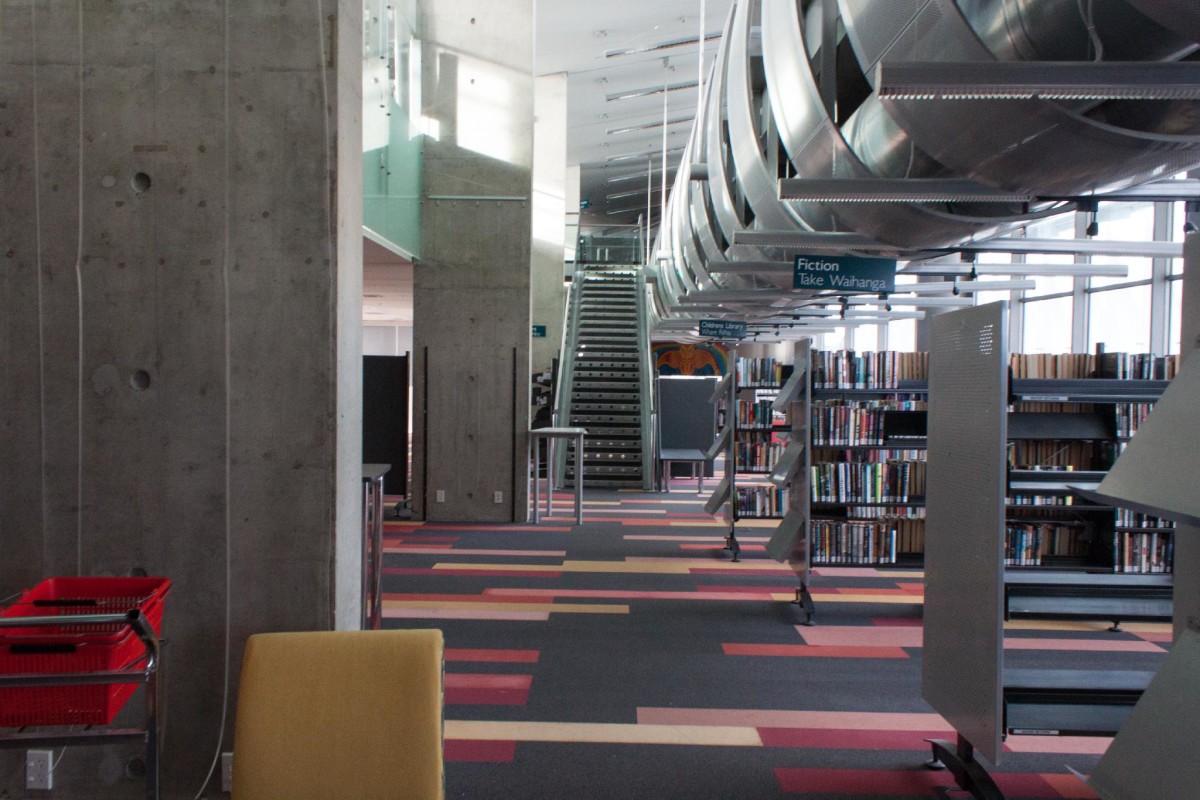 Packing up the New Brighton Library | discoverywall.nz