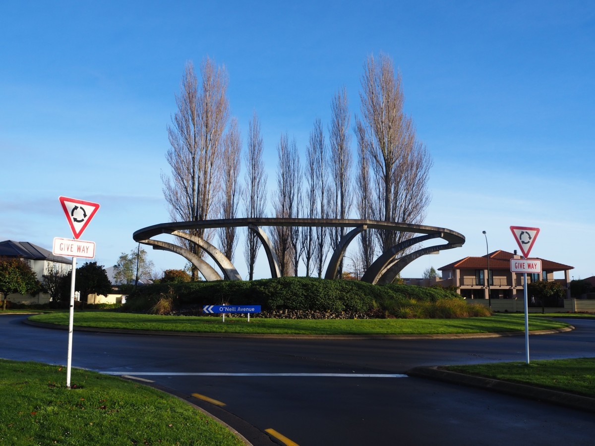 Northwood Roundabout sculpture | discoverywall.nz
