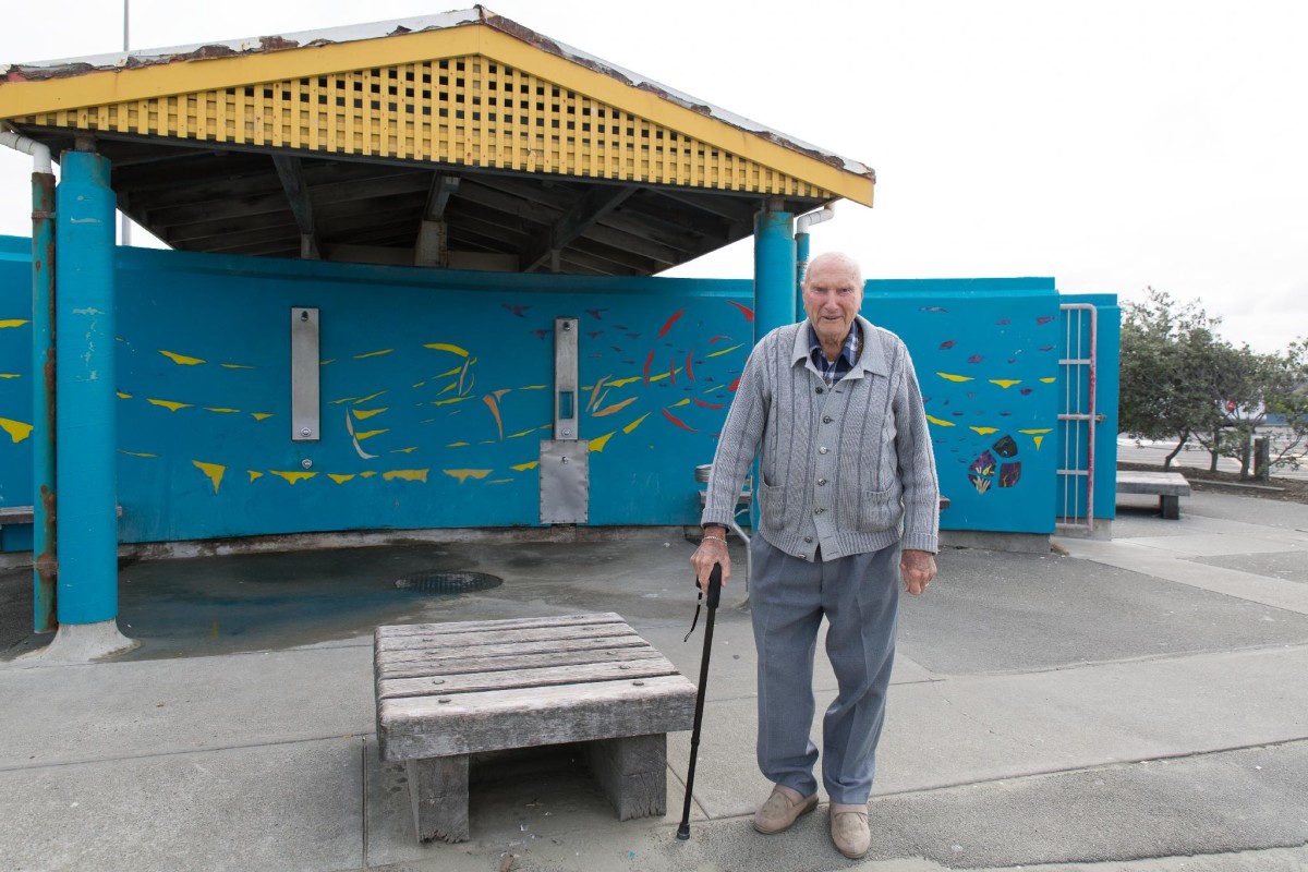 New Brighton Beach Park showers | discoverywall.nz