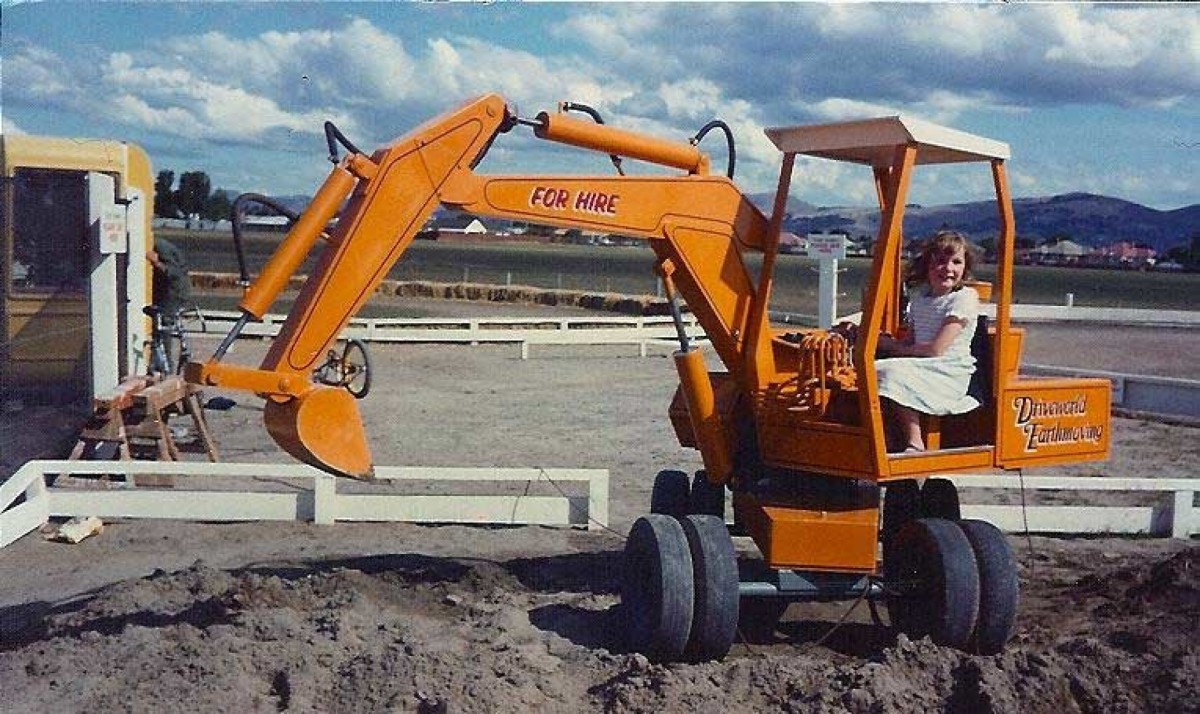 QEII Digger | discoverywall.nz