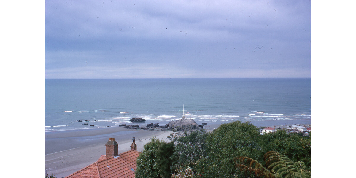 Cave Rock, Sumner | discoverywall.nz