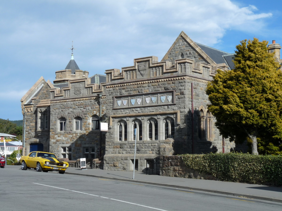 Sign of the Takahe, East entrance | discoverywall.nz