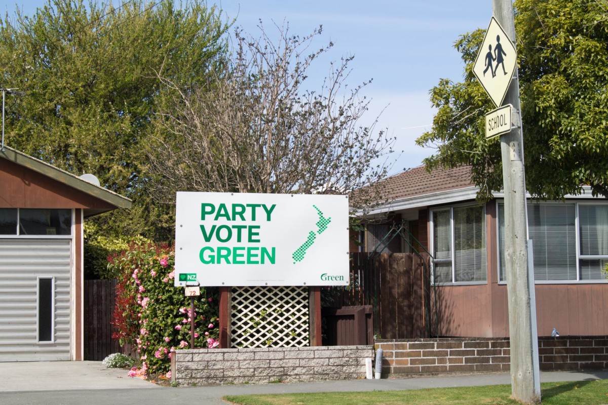 Green Party sign, Highsted Road | discoverywall.nz