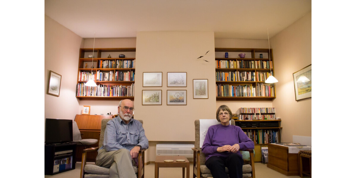 Bruce and Doreen in their home | discoverywall.nz