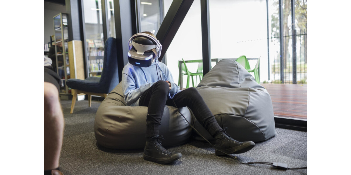 Virtual reality at Ōrauwhata: Bishopdale Library | discoverywall.nz