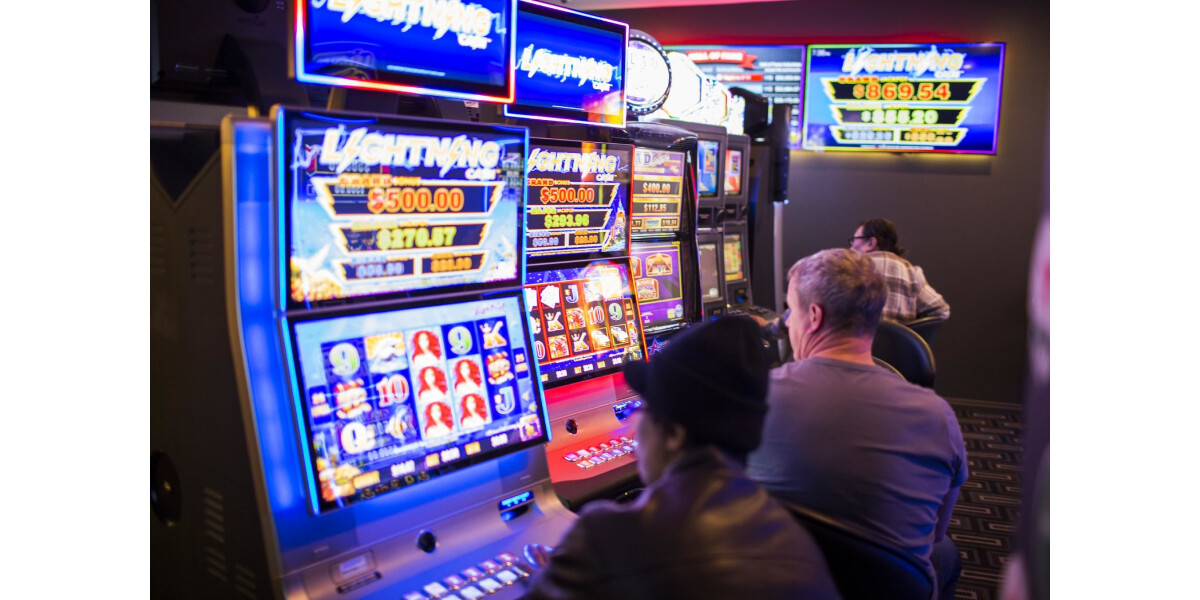 Pokie machines at Bishop Brothers public house | discoverywall.nz