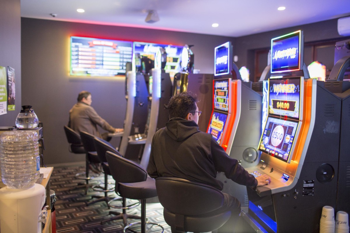 Pokie machines at Bishop Brothers public house | discoverywall.nz