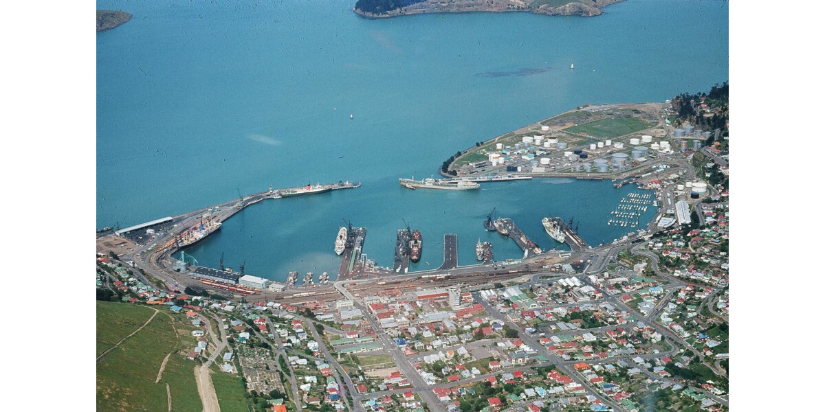 Aerial view of Lyttelton, 1961 | discoverywall.nz