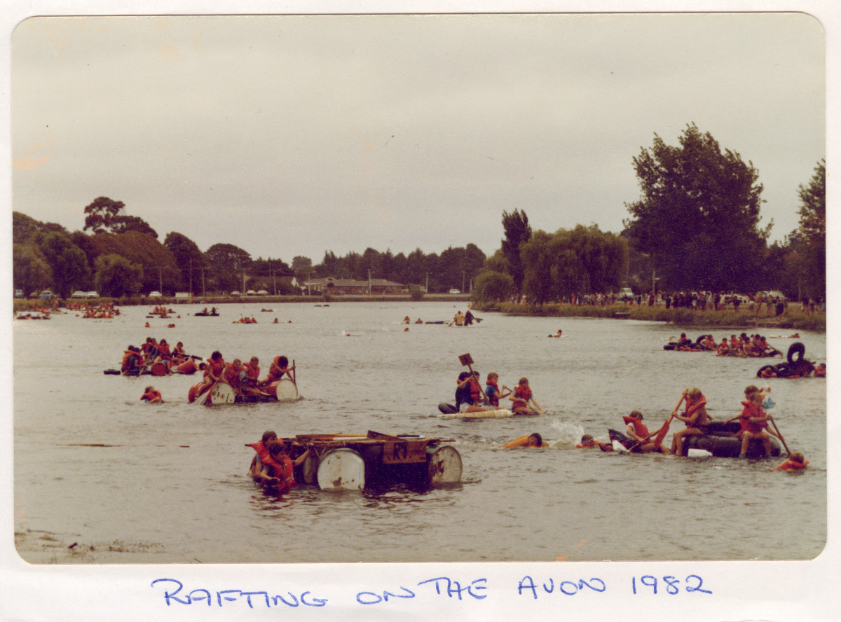 Rafting on the Avon River | discoverywall.nz