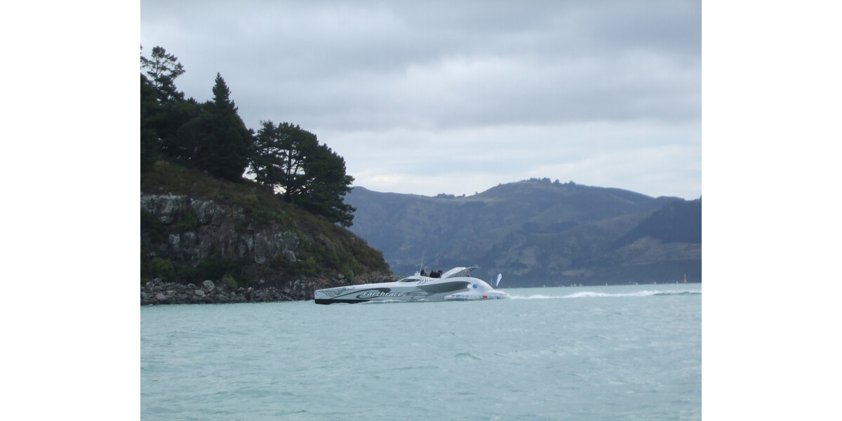 Earthrace entering Purau, 24 April 2009 | discoverywall.nz