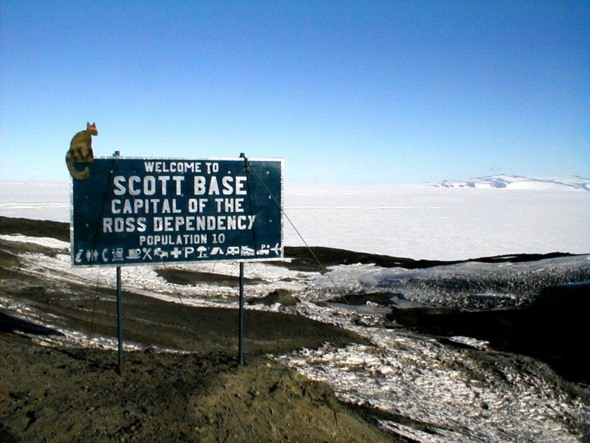 Arrival sign, Scott Base, Antarctica, 1998 | discoverywall.nz