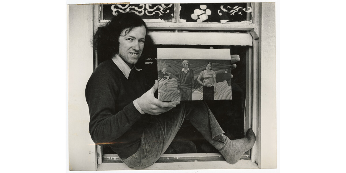 Artist Jeffrey Harris with painting | discoverywall.nz