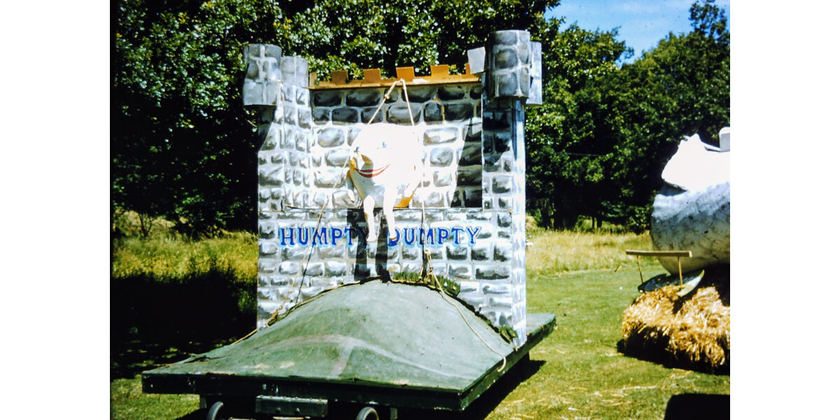 Humpty Dumpty float for the Hay's Christmas Parade | discoverywall.nz