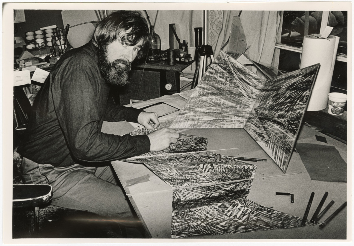 Artist Graham Bennett in his studio | discoverywall.nz