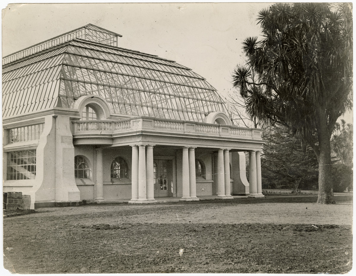 Cuningham House conservatory at the Botanic Gardens | discoverywall.nz
