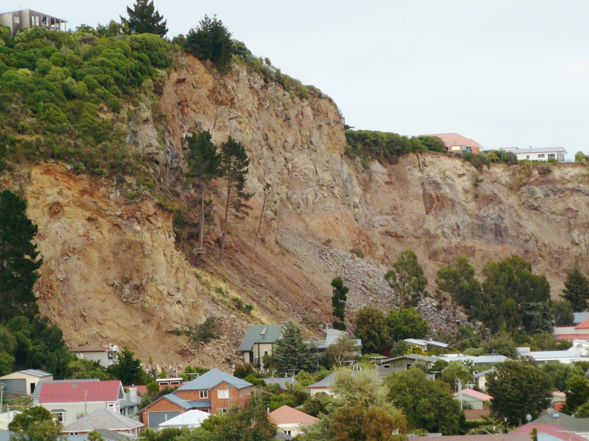 Collapsed cliff at Redcliffs | discoverywall.nz