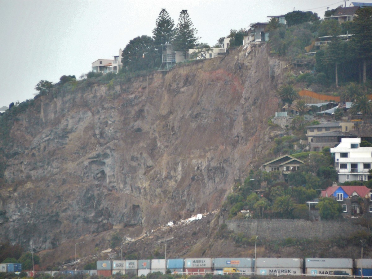 Collapsed cliff, Clifton | discoverywall.nz