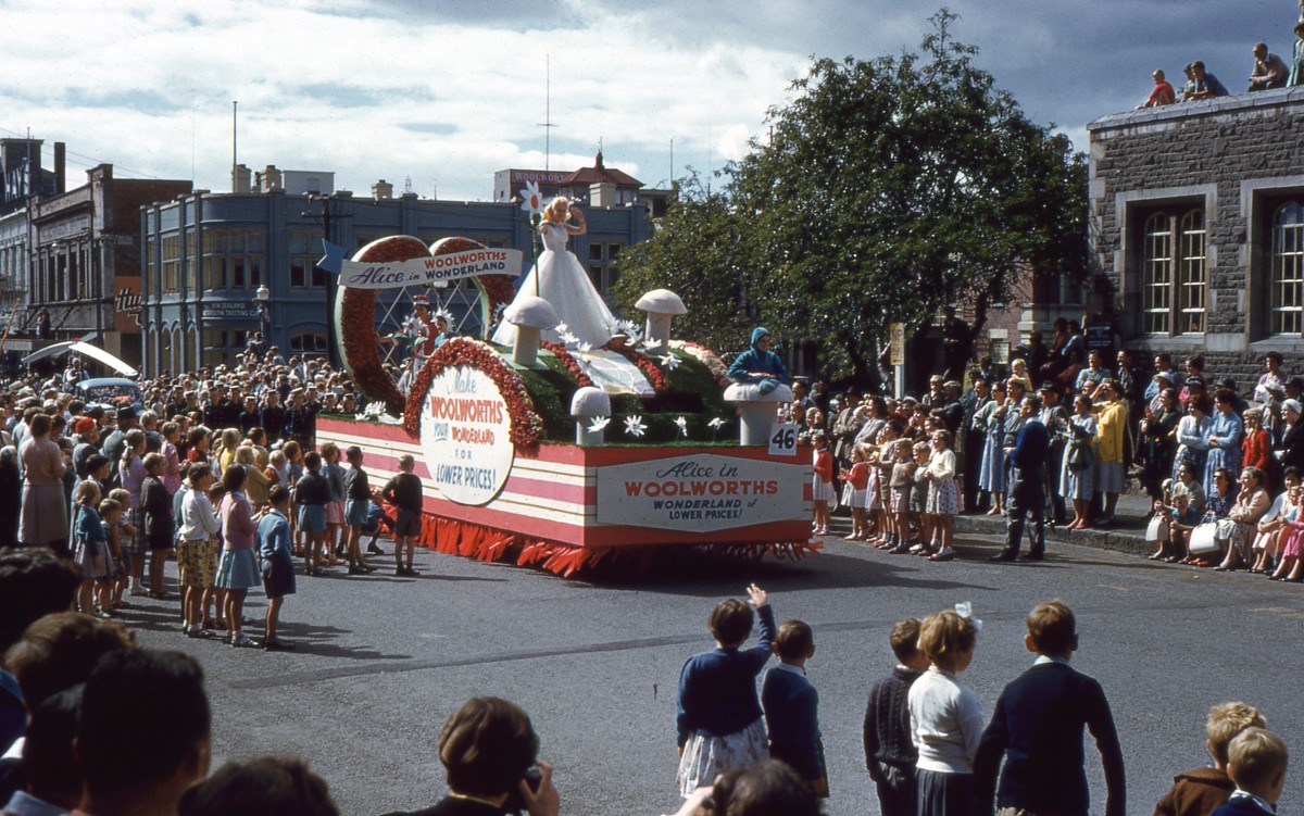 Floral procession Woolworth's float | discoverywall.nz